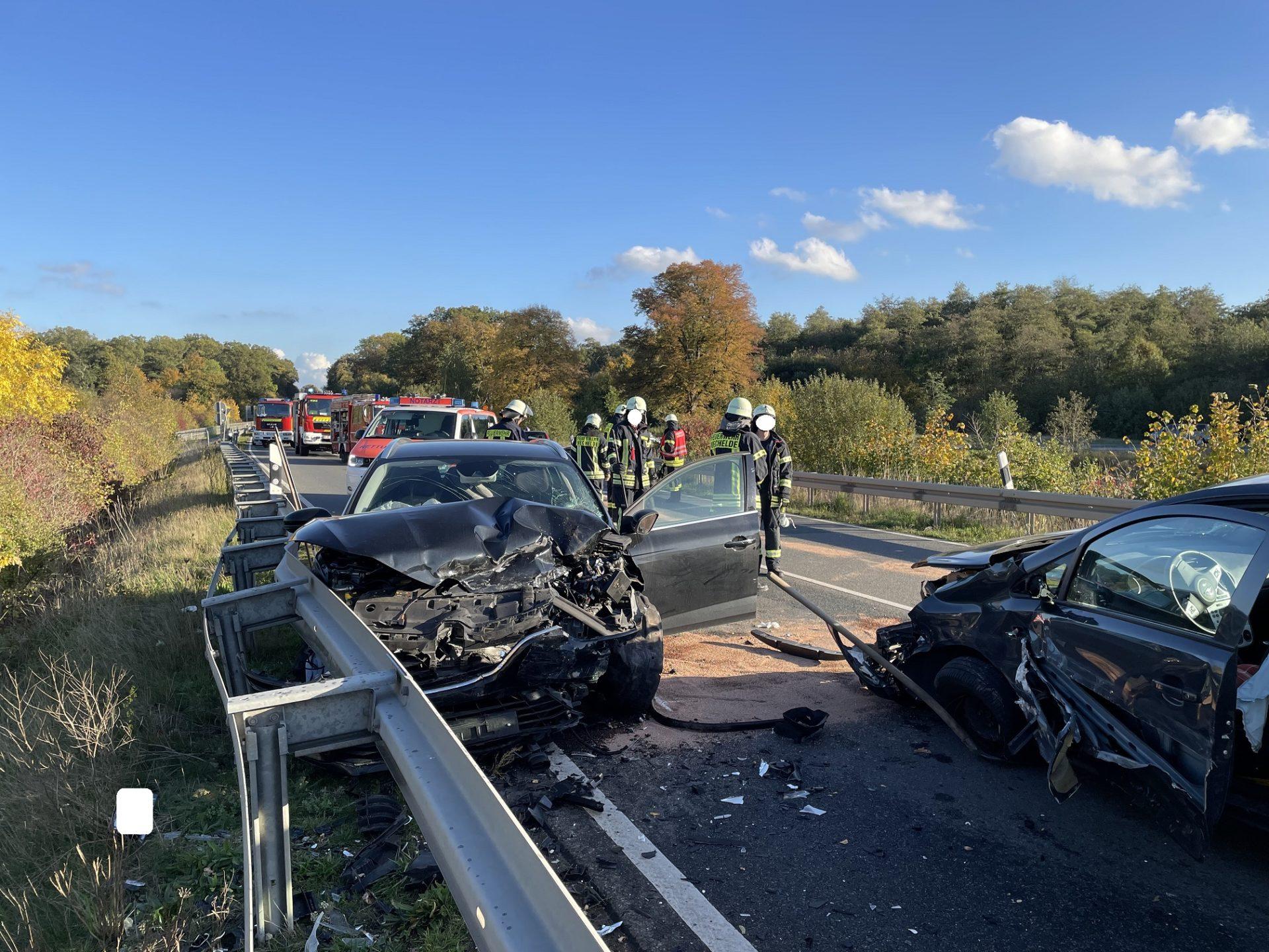 Trümmerfeld auf der Umgehungsstraße: Schwerer Verkehrsunfall – 4 Verletzte - Feuerwehr Vechelde ...